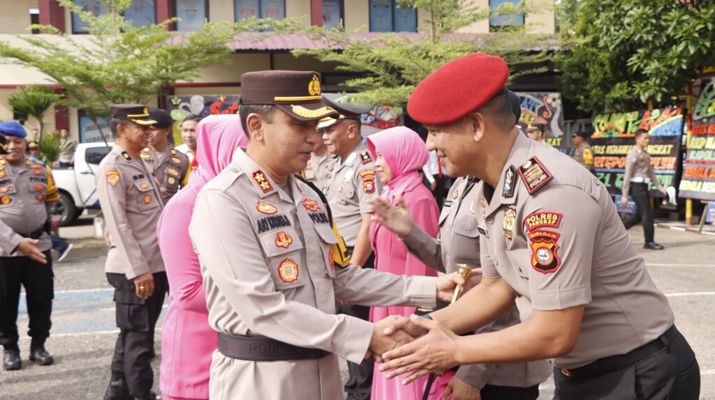 Upacara Kenaikan Pangkat Personel Polres Pangkep Periode 1 Januari 2025 - trennews.id